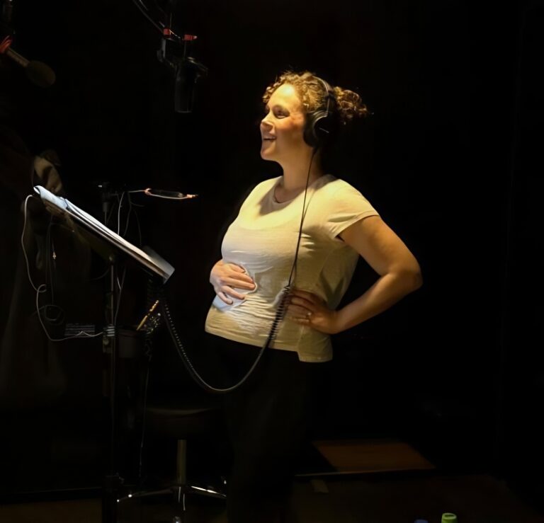 WCTH’s Erin Krakow Jokes About Baby Bump In Sweet New Photo - Soap ...